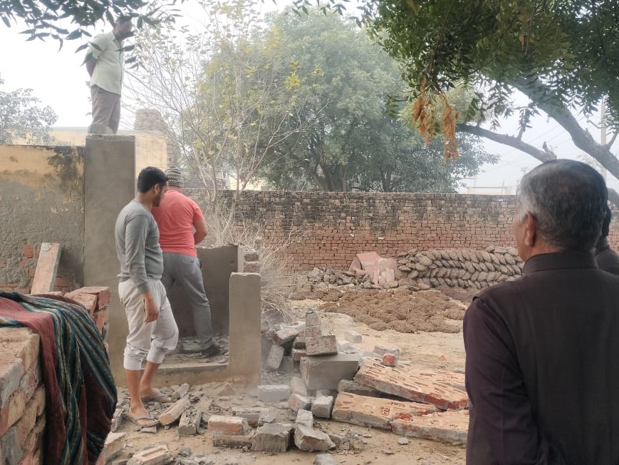 Village council land free from encroachment in Mansoorpur