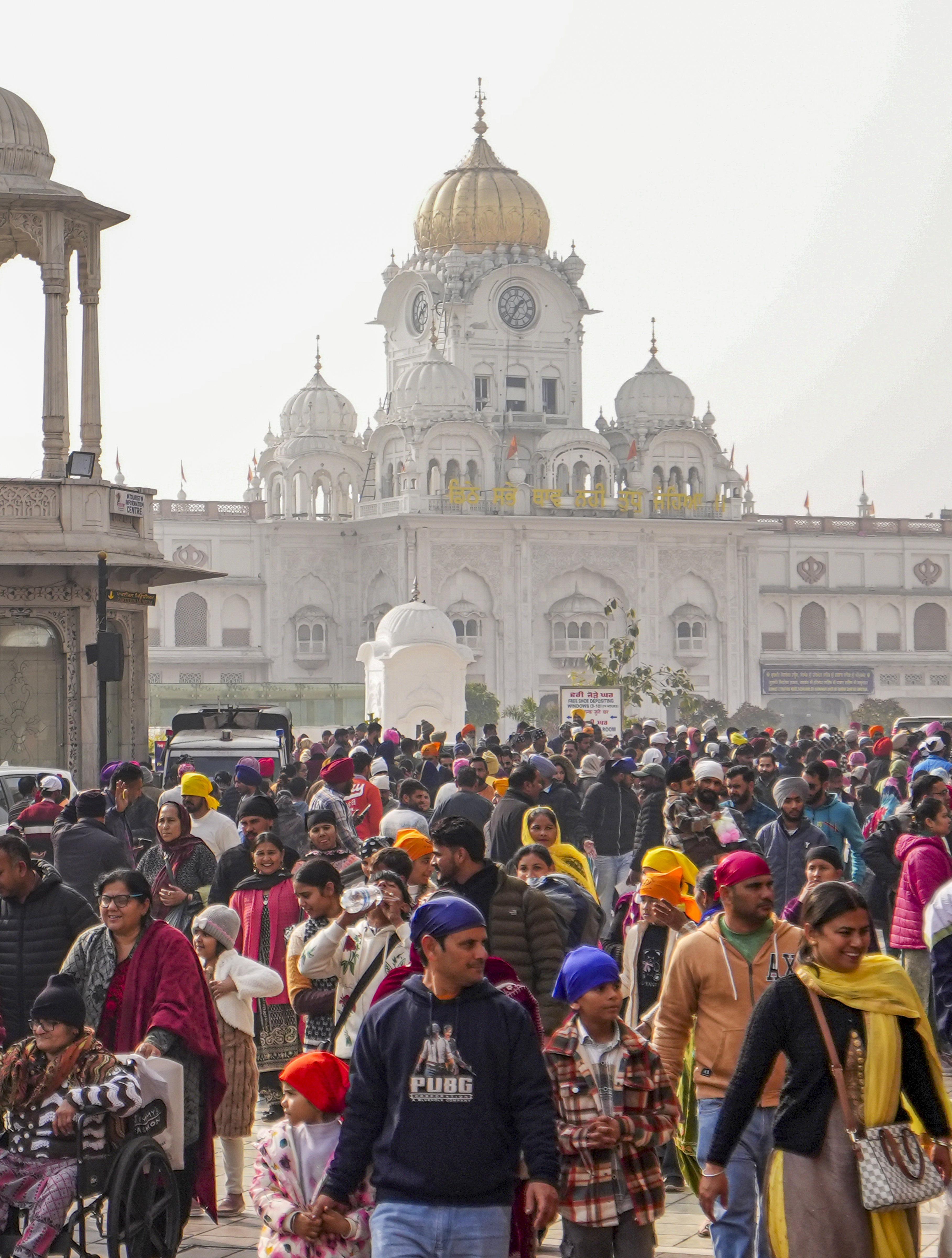 New Year celebrations: 2-km-long queues in Ayodhya & Kashi; appeal not ...
