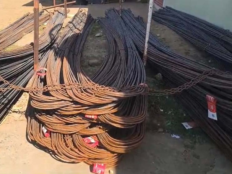 GST raid on Daharwal Traders in Balaghat