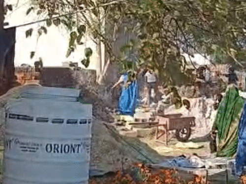 Stone pelting erupts over road dispute in Jhunjhunu area; Mother ...