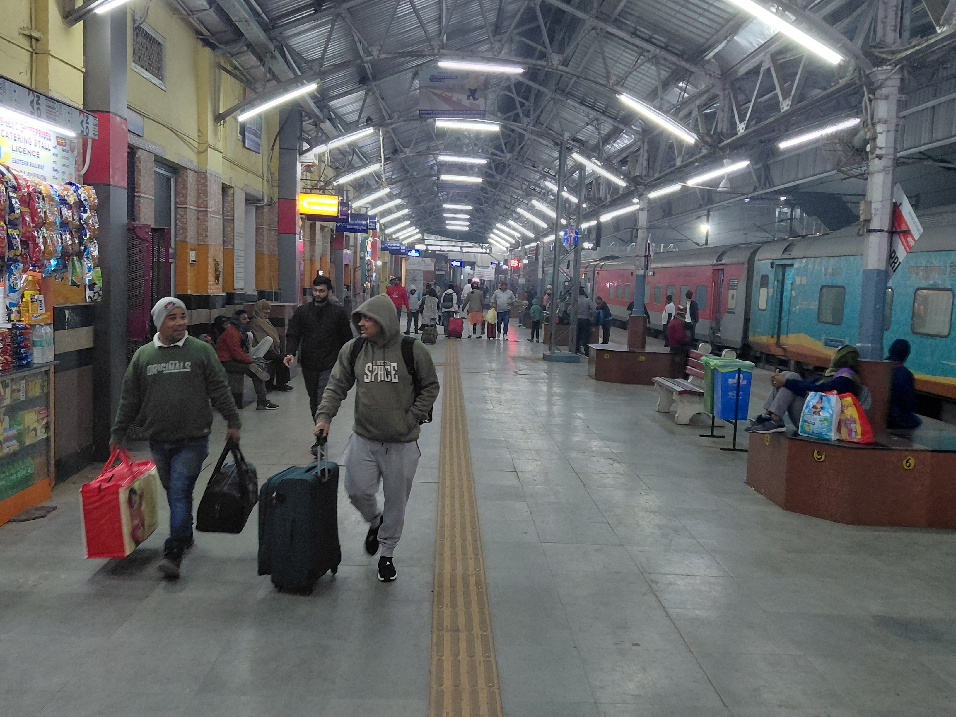 Diverted trains passed through Jamalpur on the third day as well ...