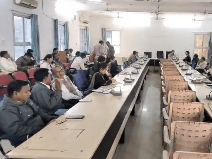 77 applications were received at the Dhar public hearing, and people ...