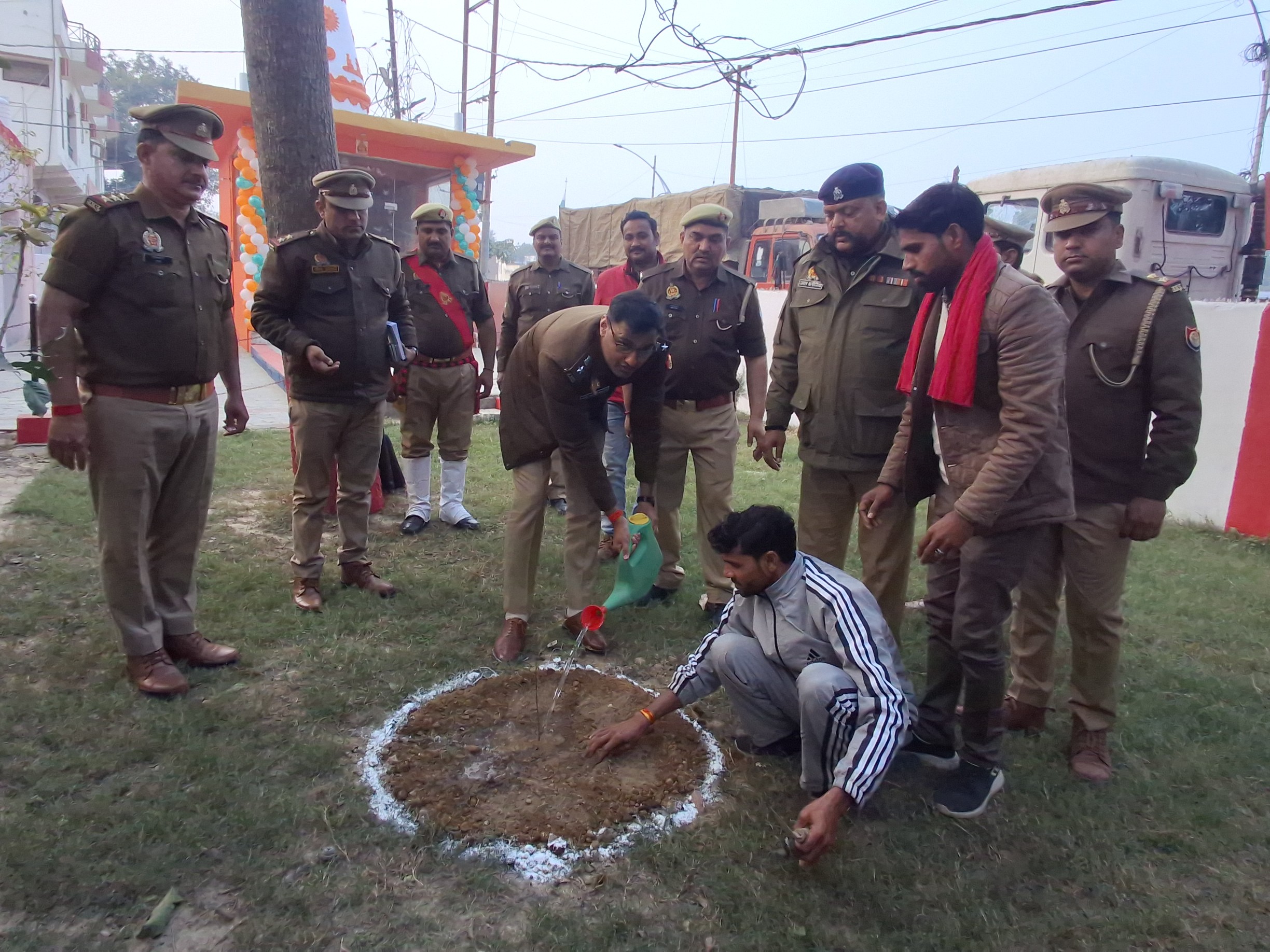 SP visited Fatehpur | फतेहपुर का एसपी ने किया दौरा: खुज्खी चौकी, आदर्श ...