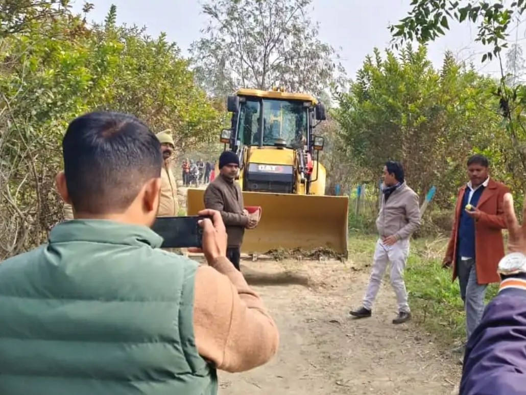 7 bigha government land freed from encroachment in Unnao