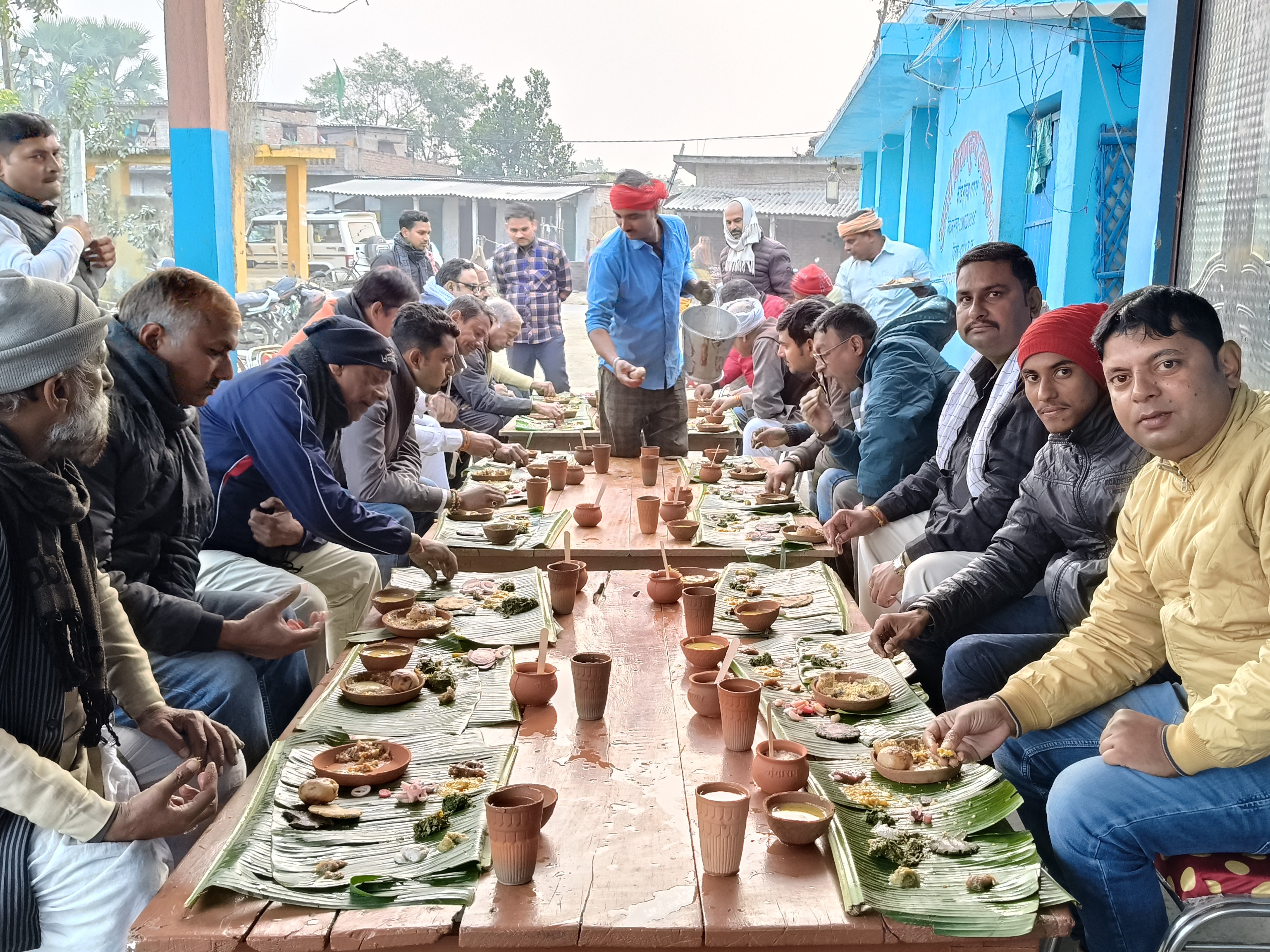 A farmer in Korai offered a meal of millets. | कोरैय में किसान ने दिया ...
