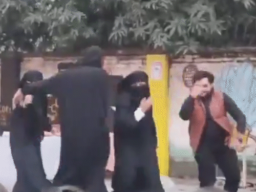 sher e baloch boys wear burqas dance dhurandhar movie up police ...