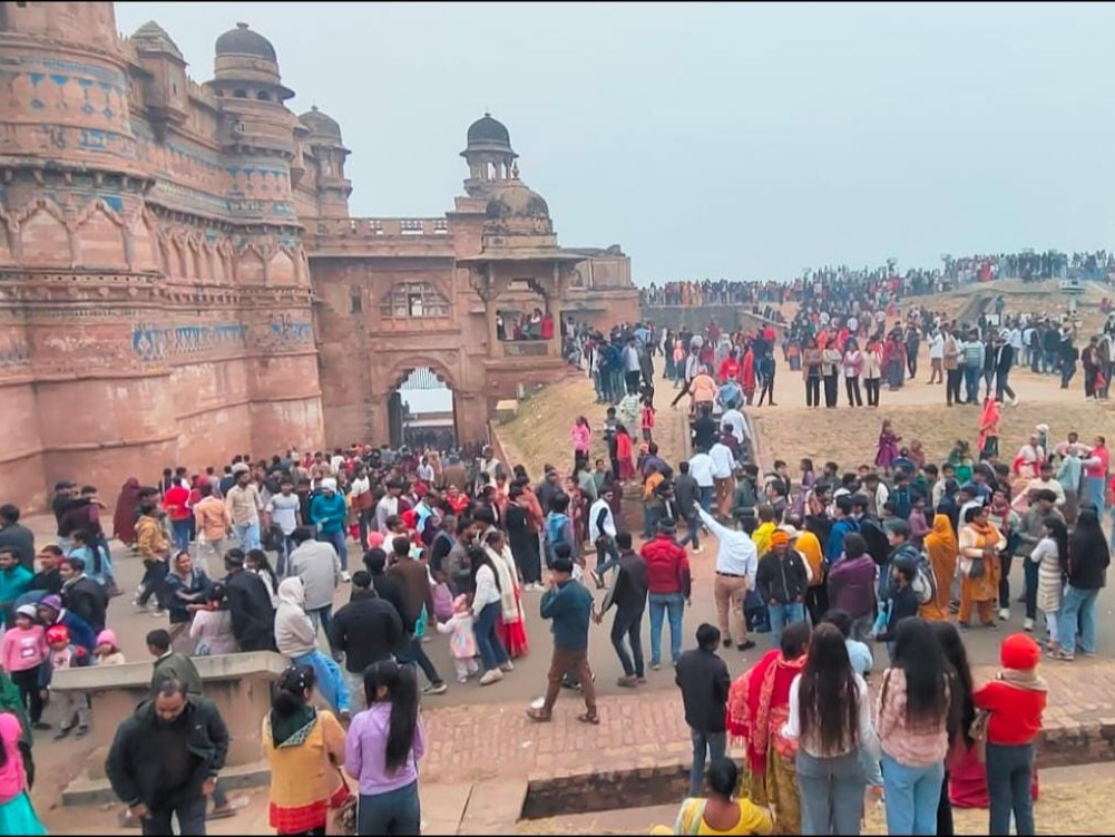 Gwalior Fort attracts over 11,000 tourists | ग्वालियर किले पर 11 हजार ...