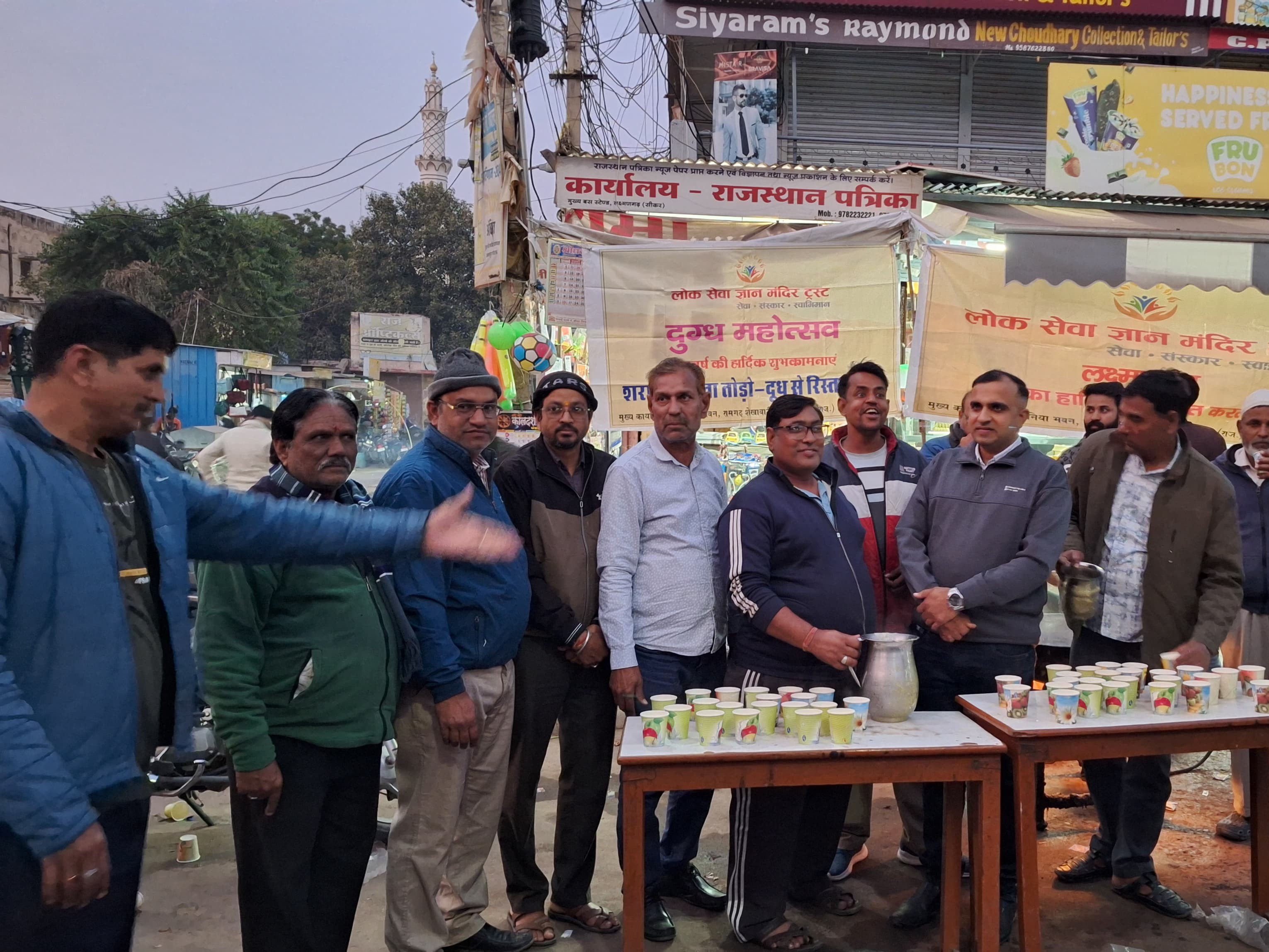 Milk festival organised in Laxmangarh | लक्ष्मणगढ़ में दूध वितरण ...