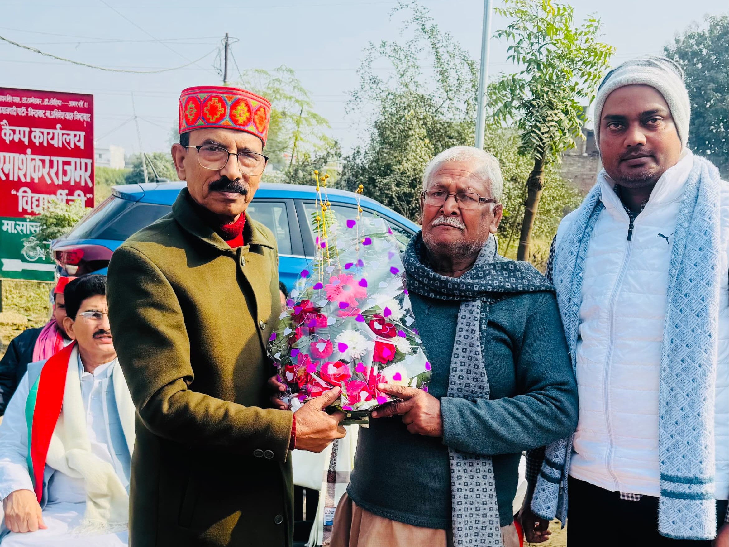 Salempur MP Ramashankar Rajbhar's birthday celebrated | सलेमपुर सांसद ...