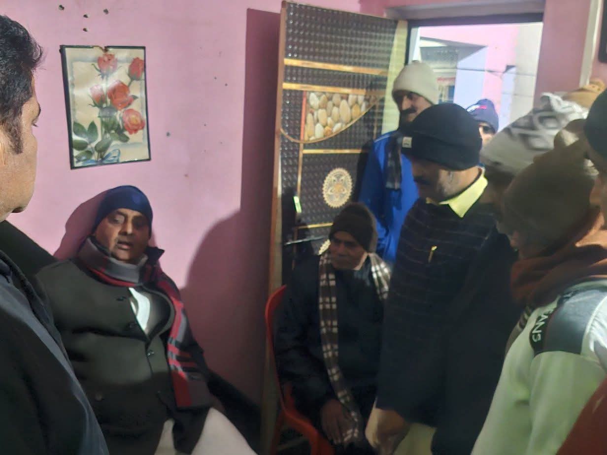 Vicky met the families of Saurabh and Ankit and expressed condolences ...