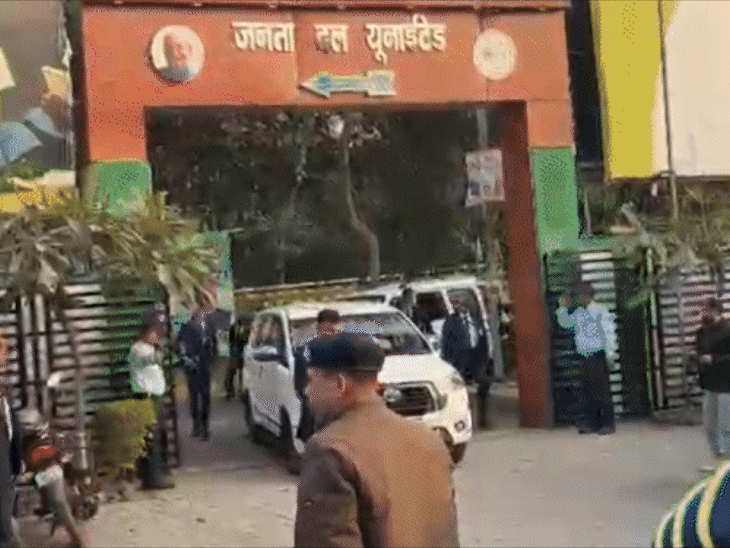 CM Nitish reached JDU office on the second day of the new year
