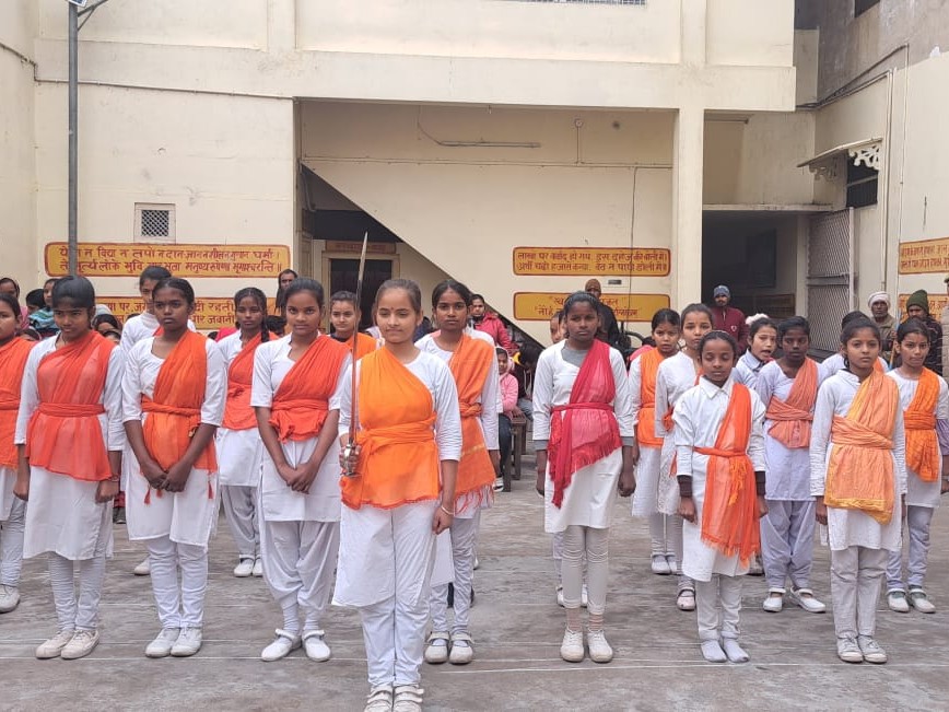 Aryan warrior women demonstrated self-defense | आर्य वीरांगनाओं ने ...