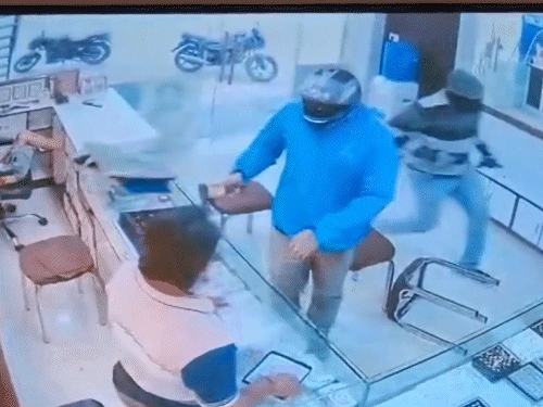 Hyderabad Jewellery Shop Robbery Attempt Foiled, CCTV Video Viral