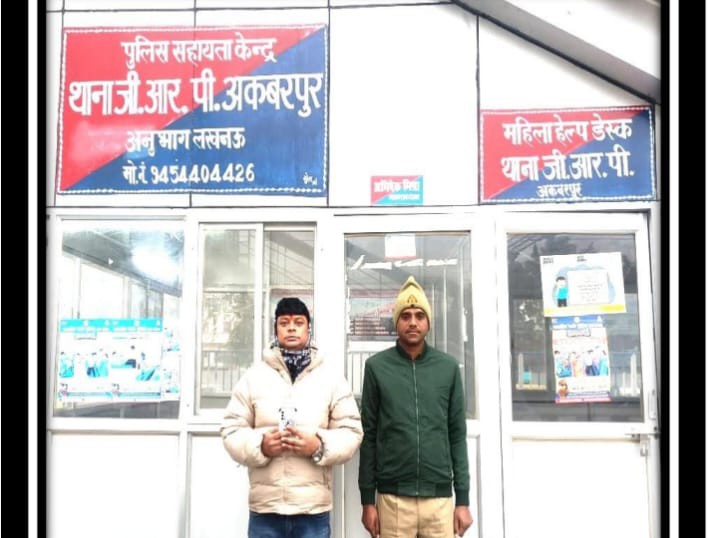 GRP returns abandoned mobile to its owner | जीआरपी ने लावारिस मोबाइल ...