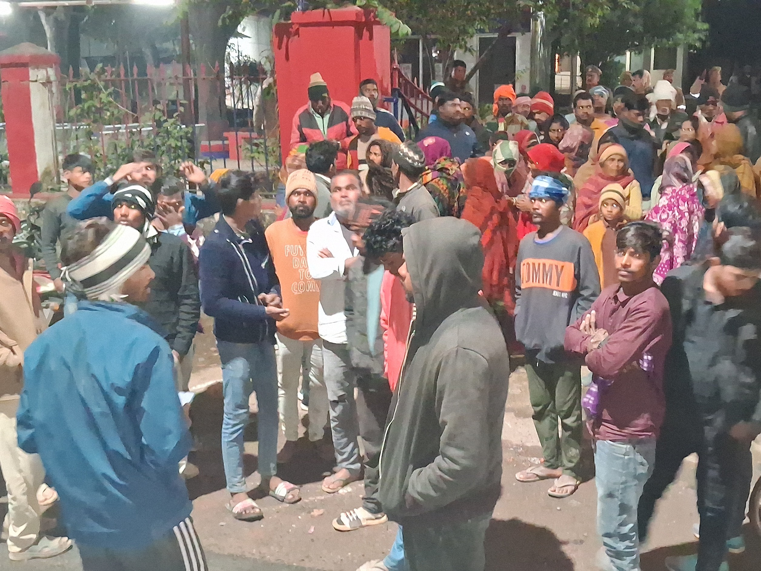 Dabangs accused of demolishing houses in Babina | बबीना में दबंगों पर ...