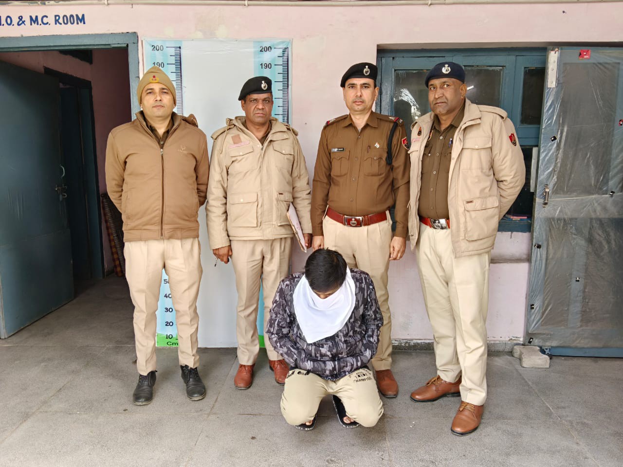 Hisar PLA Police Arrest Accused Jewellery Shop Gold Earrings Theft Case