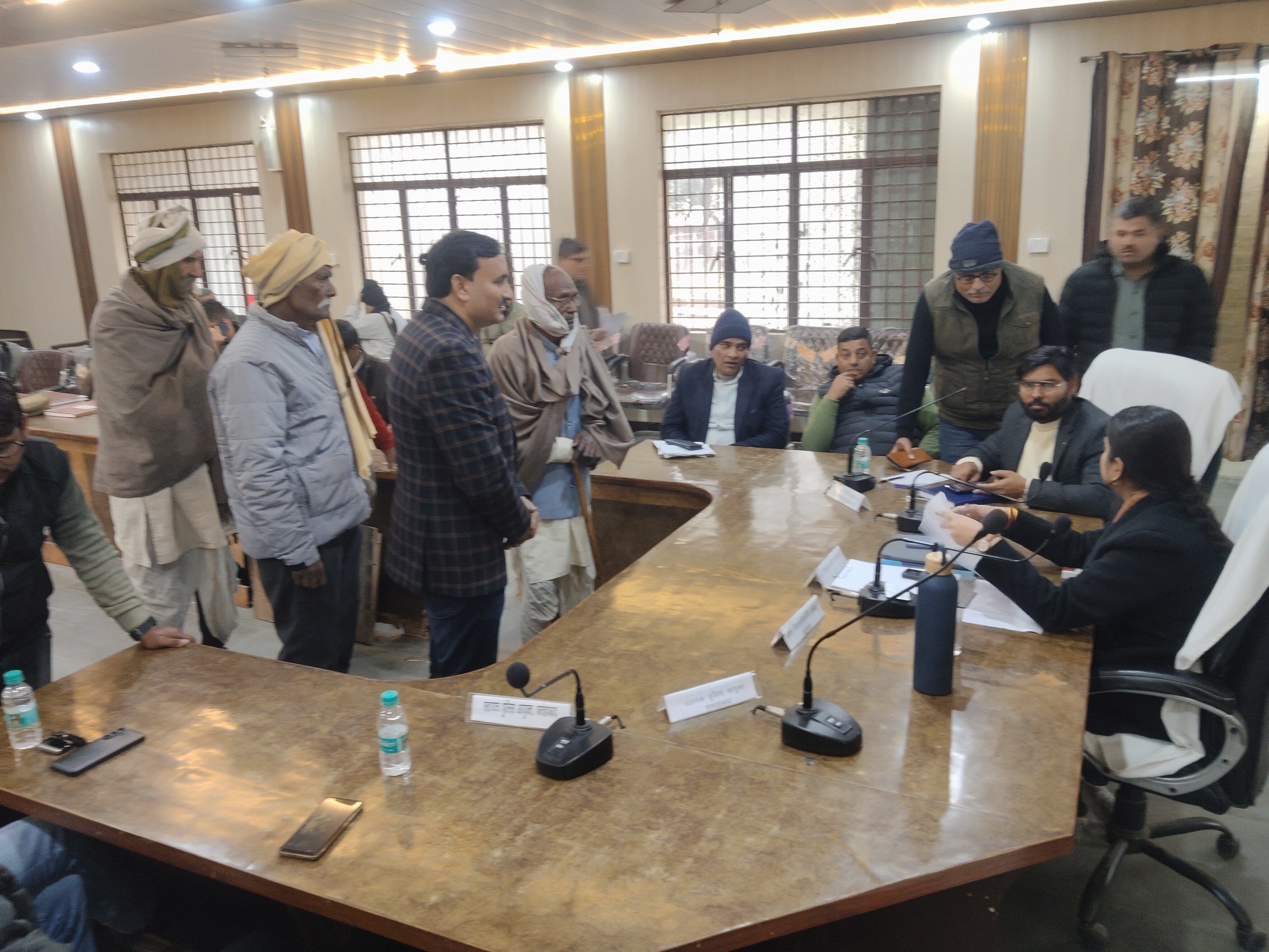 Allegations of irregularities in the Agra voter list | आगरा के ठेरई ...