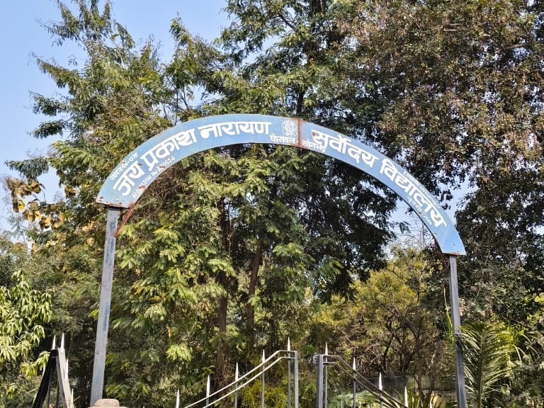 Pits dug under the Amrit Jal Yojana in Ghorawal | घोरावल में अमृत जल ...