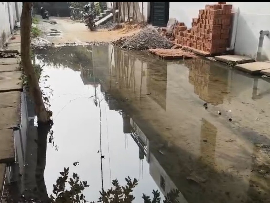 People in Rae Bareli are upset due to waterlogging and filth, and ...
