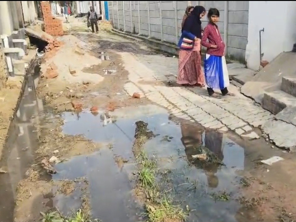 People in Rae Bareli are upset due to waterlogging and filth, and ...