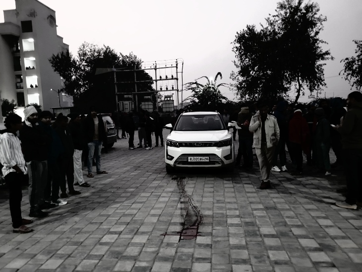 Three-year-old crushed by car in housing society, dies: Tyre ran over ...