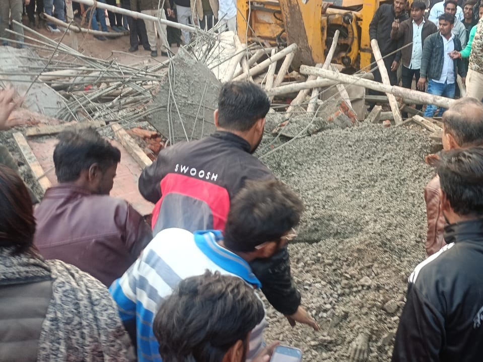 Chhatarpur temple gate collapses, 1 worker killed - Madhya Pradesh News ...