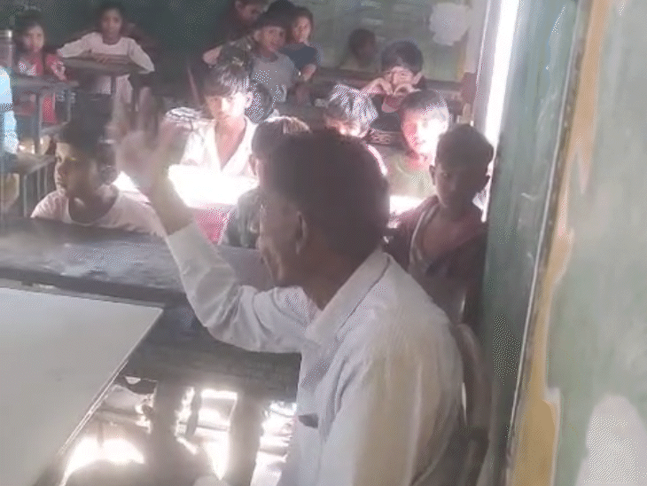 Drunk teacher in Khargone classroom shocks students