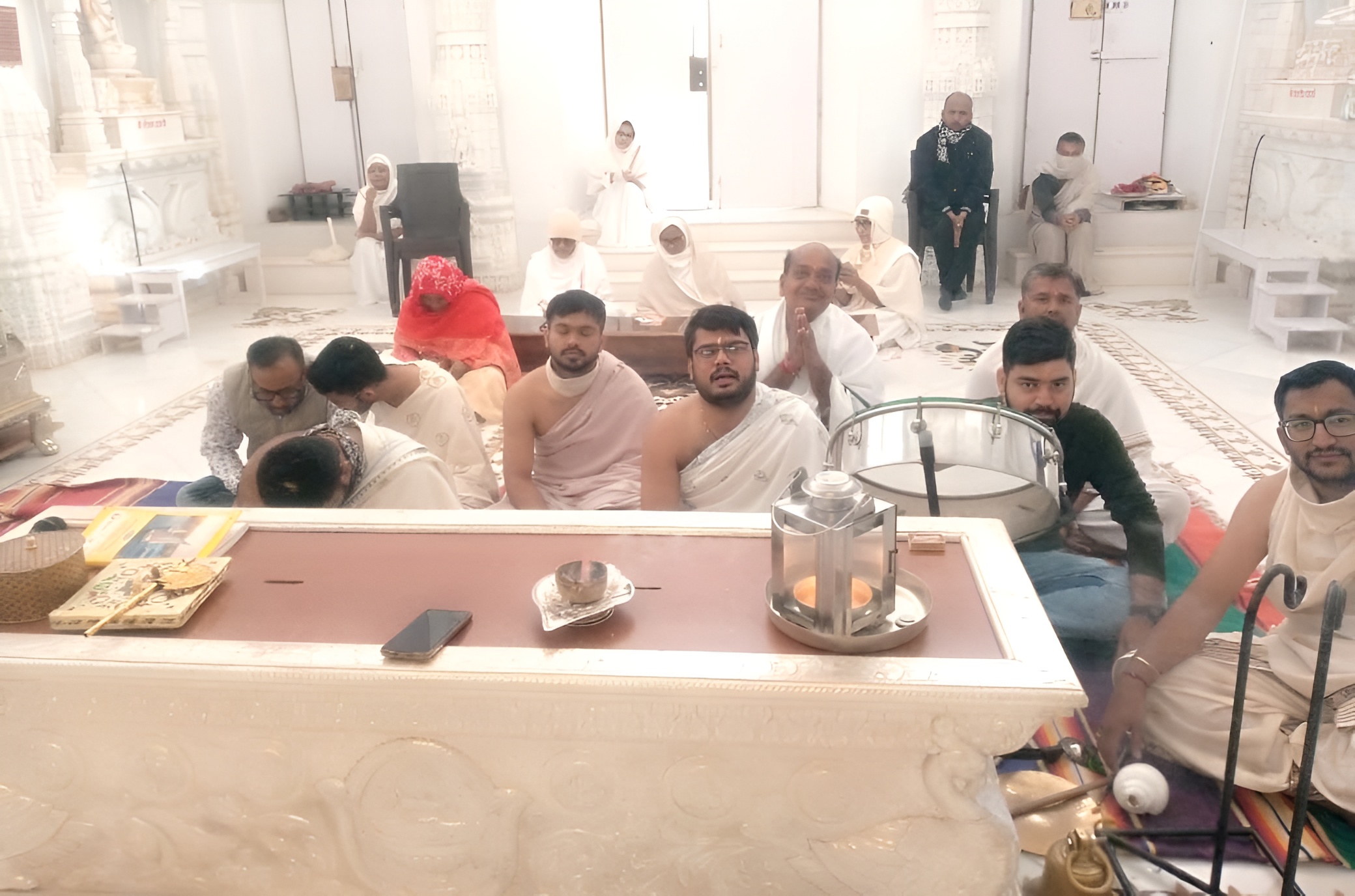 Hundreds of devotees gathered in the court of Munisuvrata Swami ...