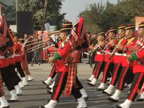 27 jawans on bikes formed a human pyramid in Jaipur