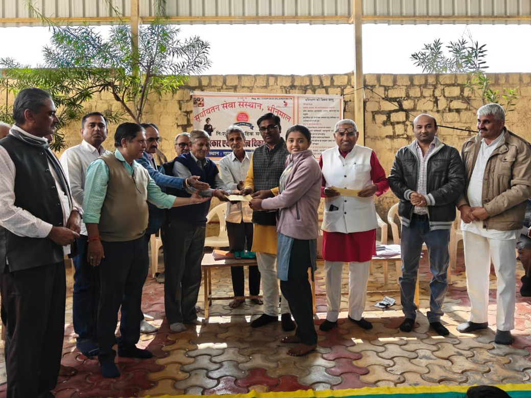 Kiran got first place in speech competition in Bhinmal | भीनमाल में ...