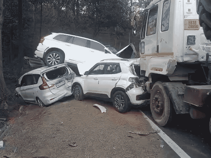 Betul Accident: Speeding Trailer Crushes 3 Cars & Bike at Baretha Ghat ...