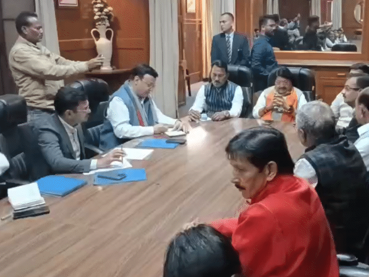 'Sir… nothing is left, hand them over': Families plead for ventilator ...