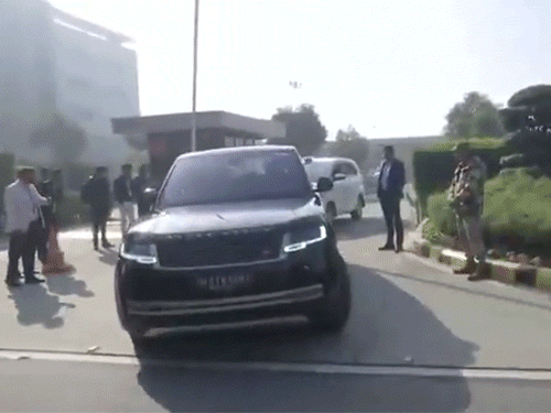 Actor Vijay Thalapathy reaches CBI headquarters