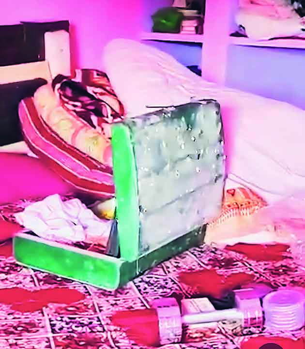 20 lakh rupees stolen from head constable's house; thieves cut power ...