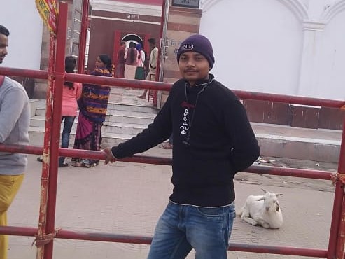 Youth dies in a road accident in Deoria | देवरिया में सड़क हादसे में ...