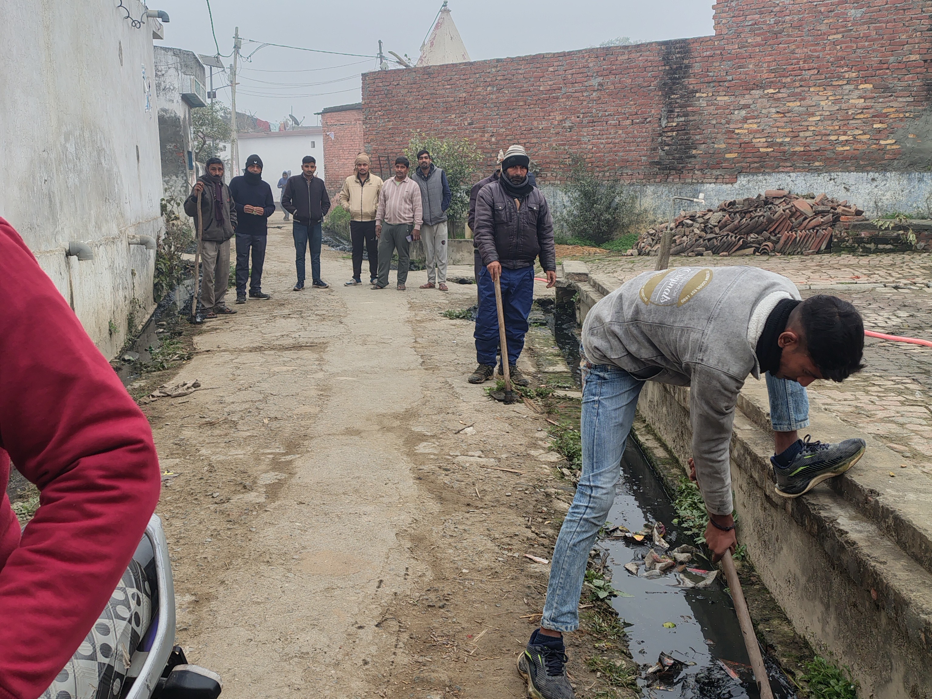 Cleanliness drive begins in Bareilly's Mohammadpur village | बरेली के ...