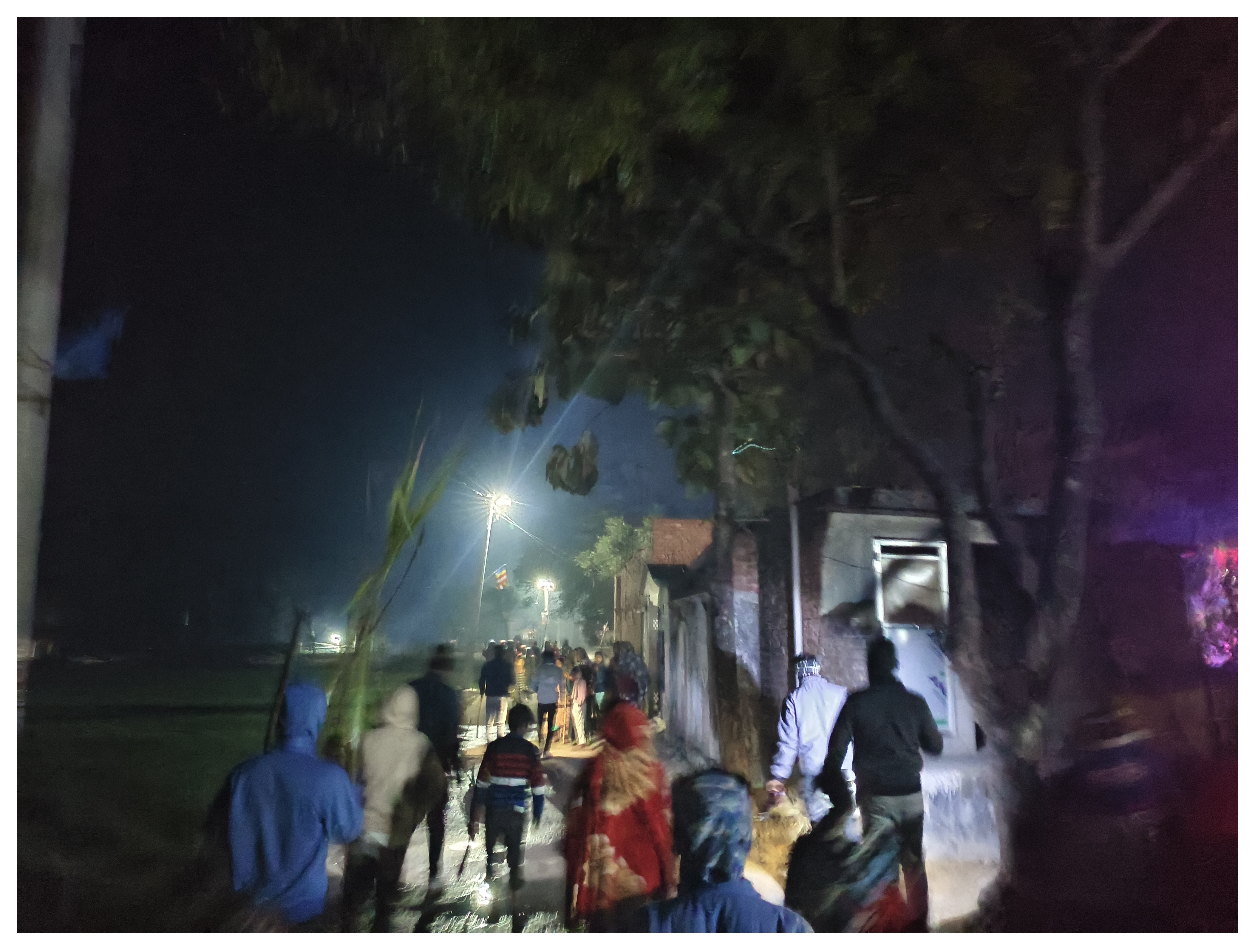 Theft reported in Gandhar Siwan of Basti | बस्ती के गंधार सिवान में ...