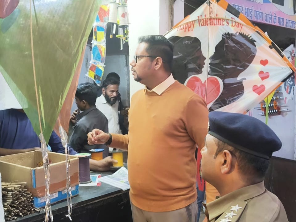 The administration inspected the narrow streets | प्रशासन ने सकरी ...