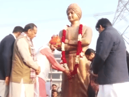 CM Saini paid homage to Swami Vivekananda in Gurugram | गुरुग्राम में ...