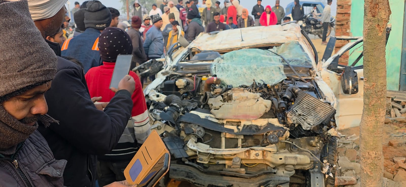 In Garhwa, a truck collided with a Scorpio. | गढ़वा में हाईवा ने ...