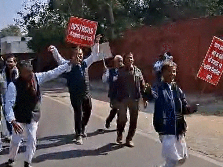 government employees murga pose protest jaipur dancing rally against ...