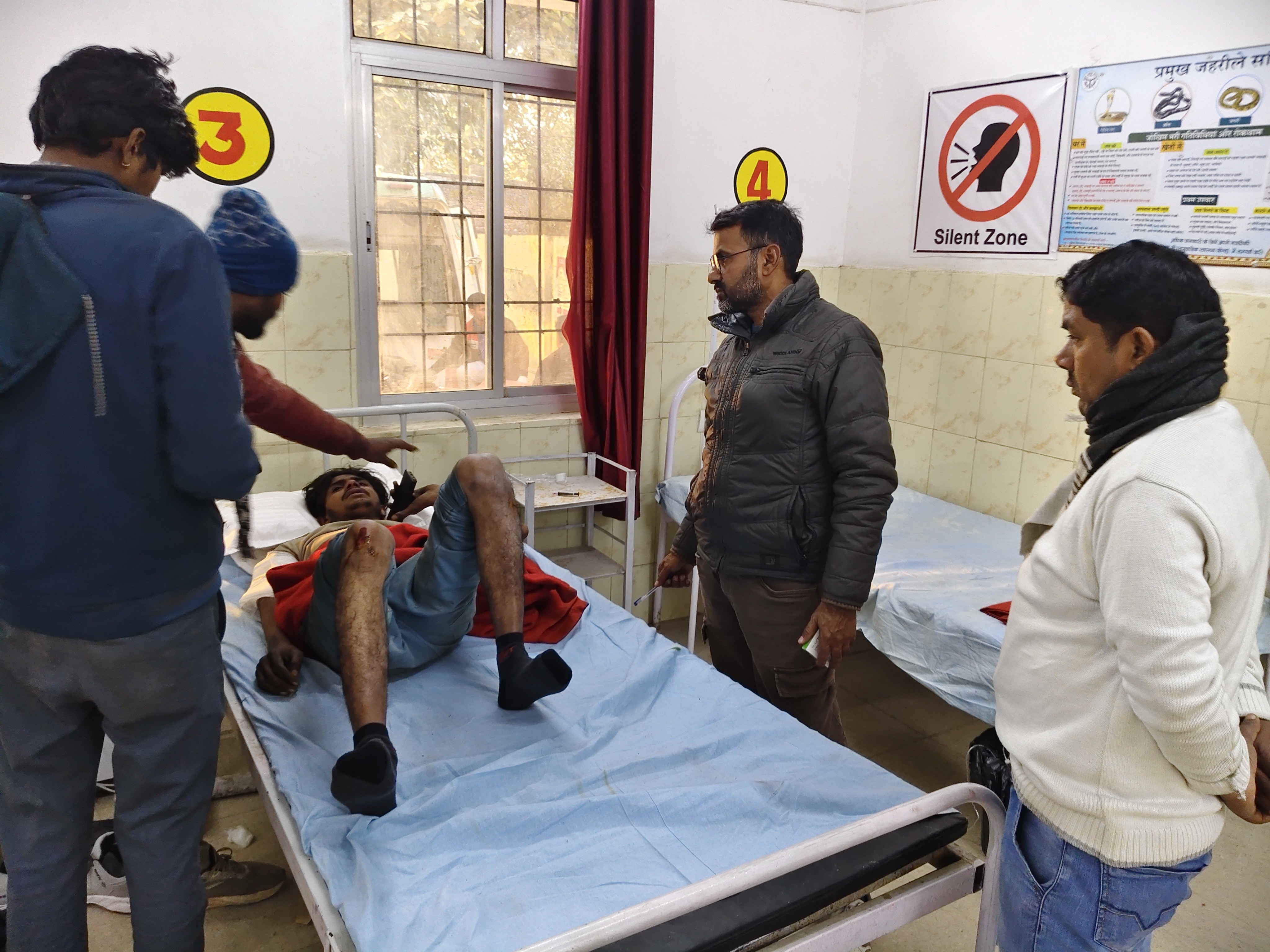 Haidergarh Expressway Bike Accident | Two Injured, Referred to District ...