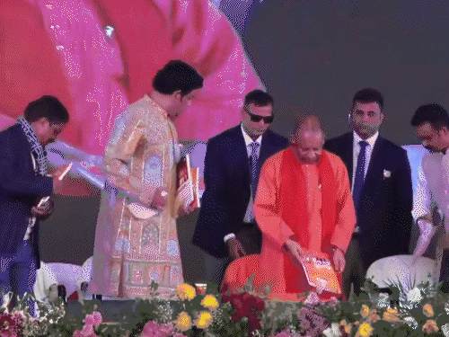 CM Yogi: Youth Stubborn at Gorakhpur Fest Closing; Jibes Ravi Kishan ...