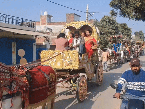 Kanpur Kinnar Procession | Singing & Dancing Draws Huge Crowds - Uttar ...