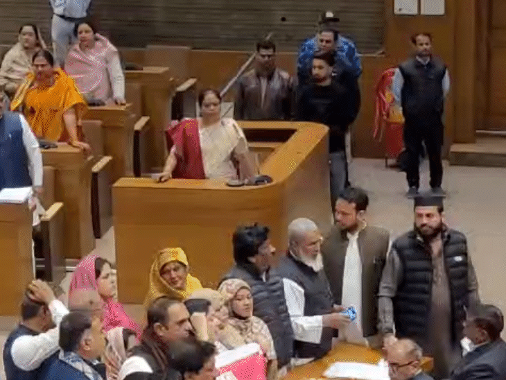 Bhopal Beef Protest LIVE Updates; BJP Congress | Nagar Nigam Meeting
