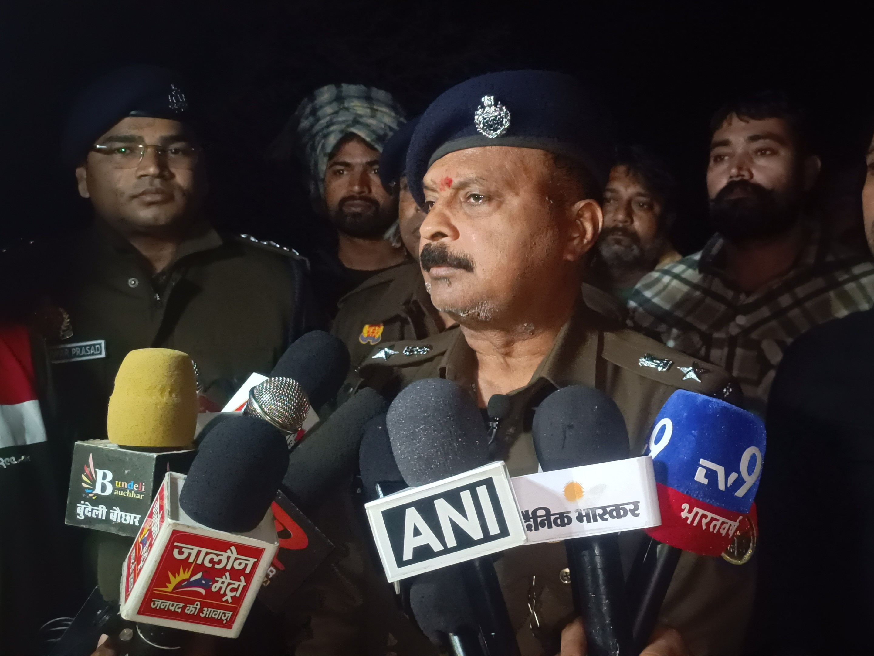 Jalaun Cow Slaughter Gang Encounter: Two Criminals Injured | जालौन में ...