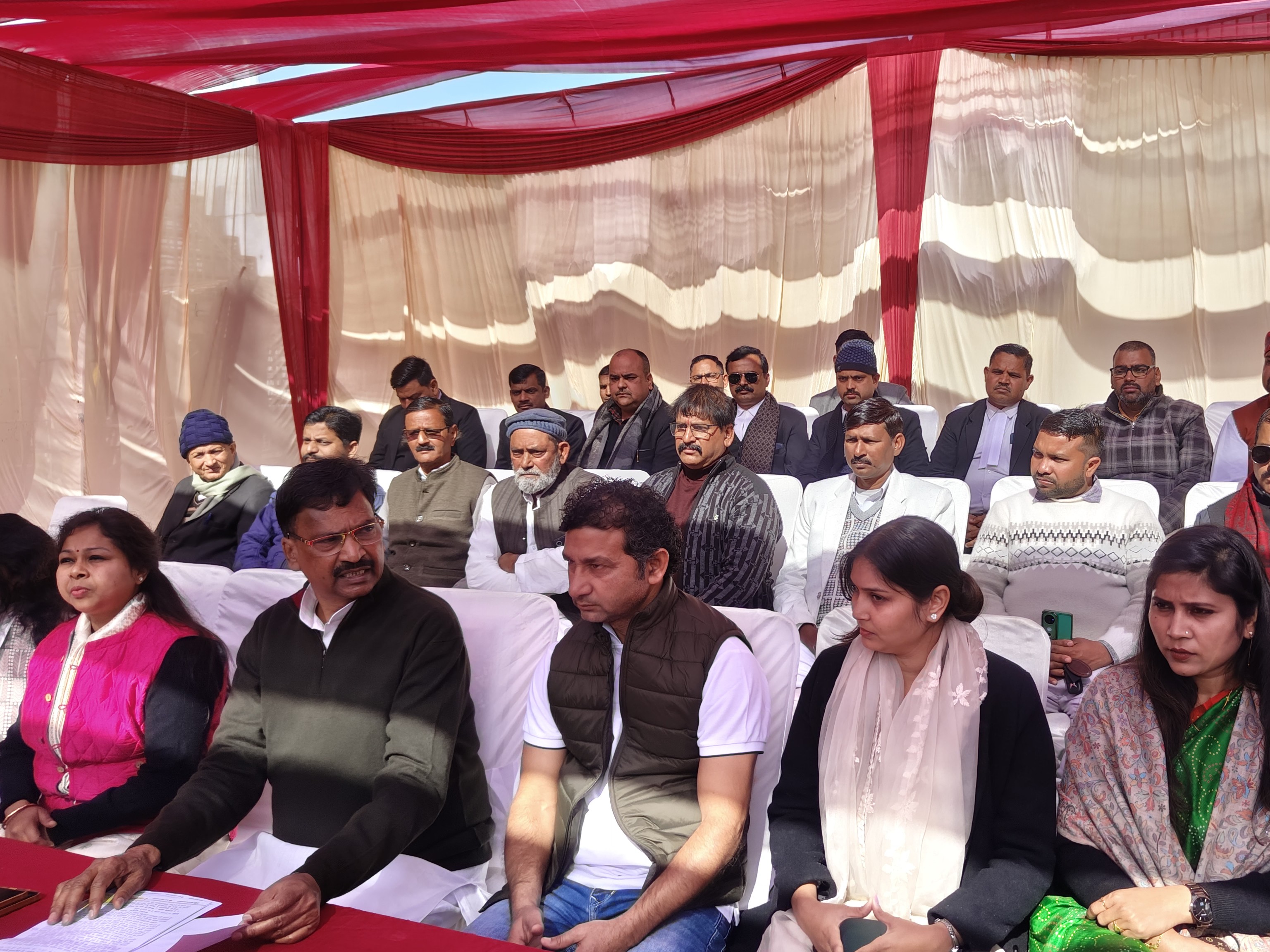 Sitapur MP Rakesh Rathore Attacks BJP on MNREGA, Foreign Policy | Congress