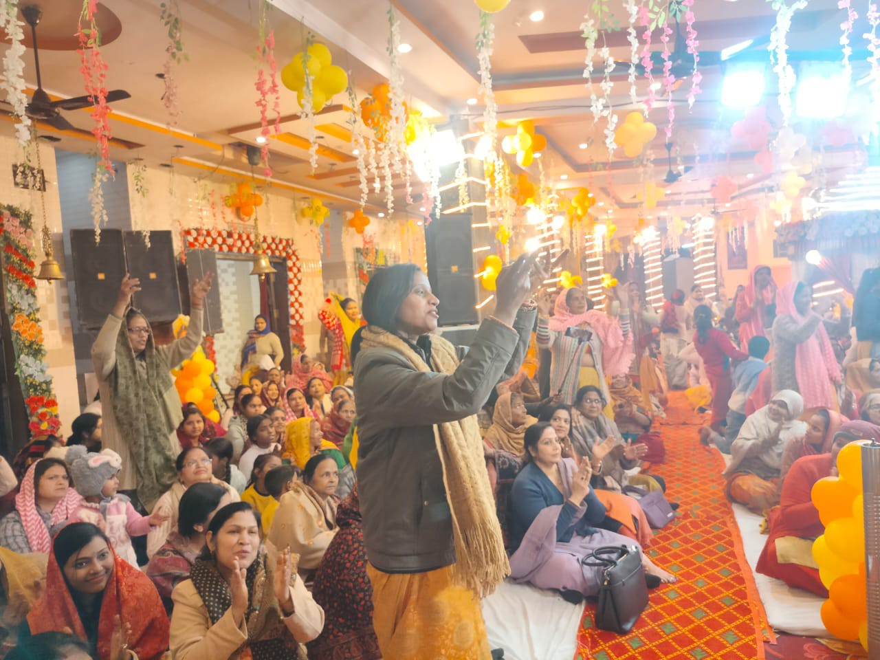 Mansa Devi Mandir Hosts Grand Bhagwat Katha in Hapur; Devotees Show ...