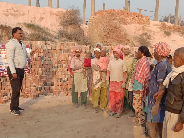 Mirzapur TB Awareness: Brick Kiln Workers Learn Symptoms & Treatment
