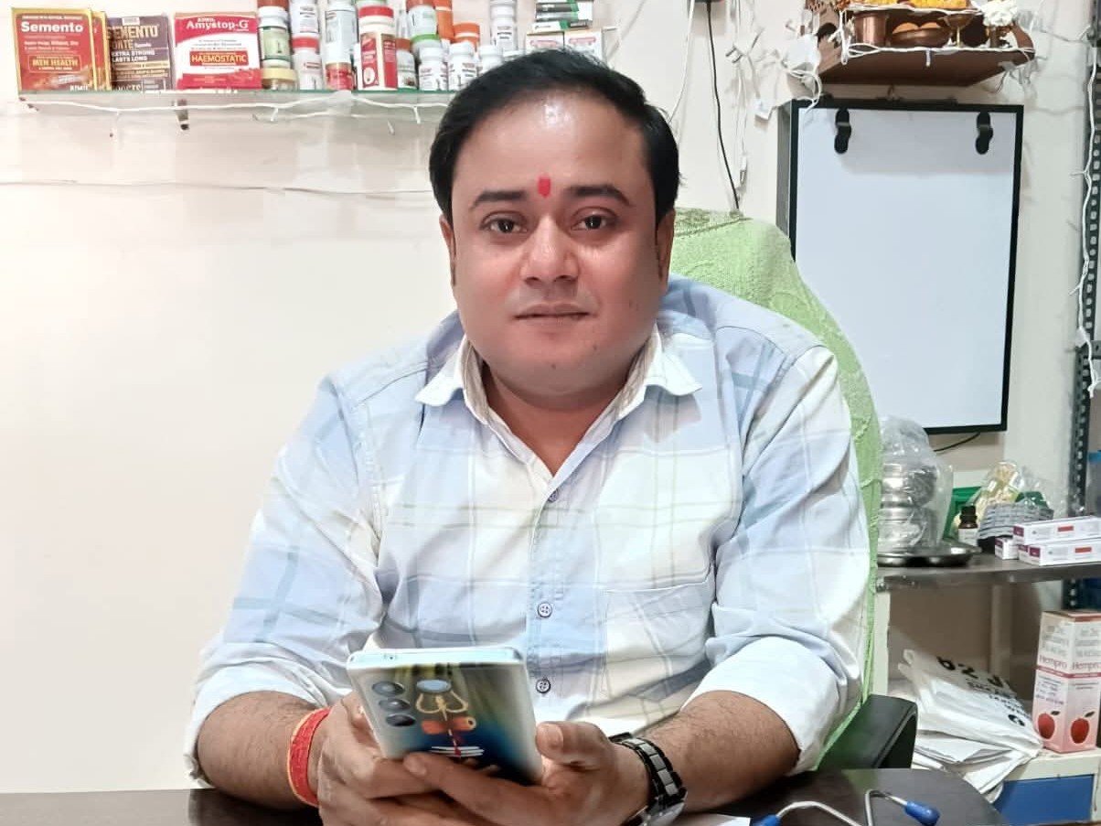Fake Bengali Doctor Arrested Mathura | Karaira 40 Lakh Fraud Case